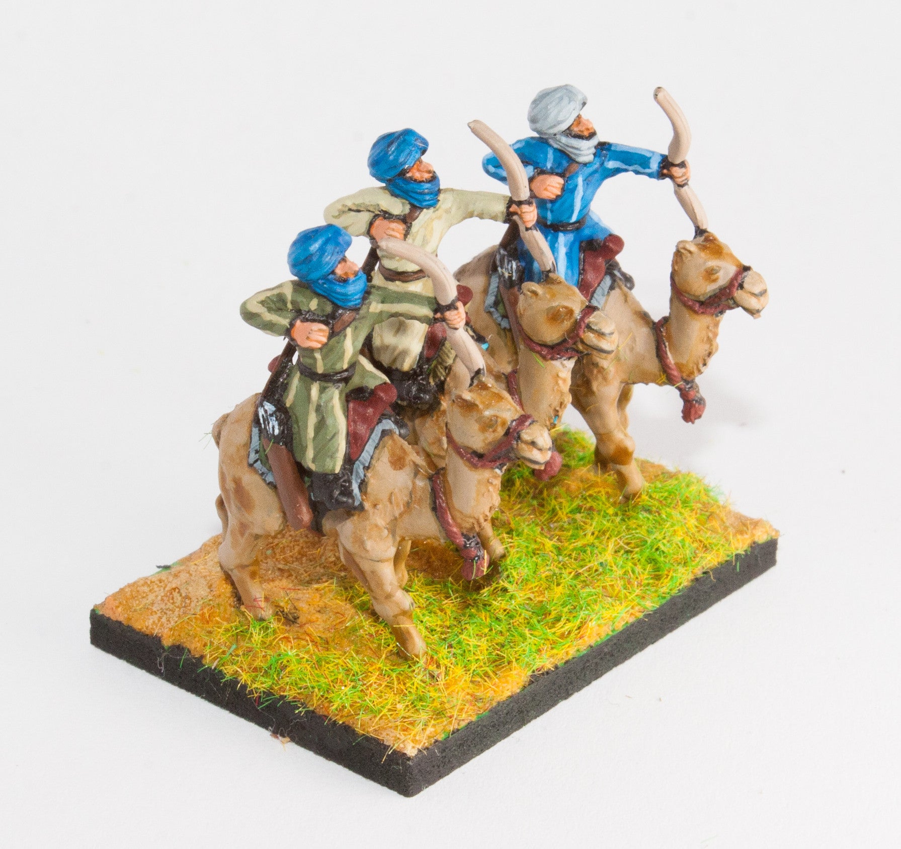 AEA7 Arab: Camel rider with bow – Essex Miniatures