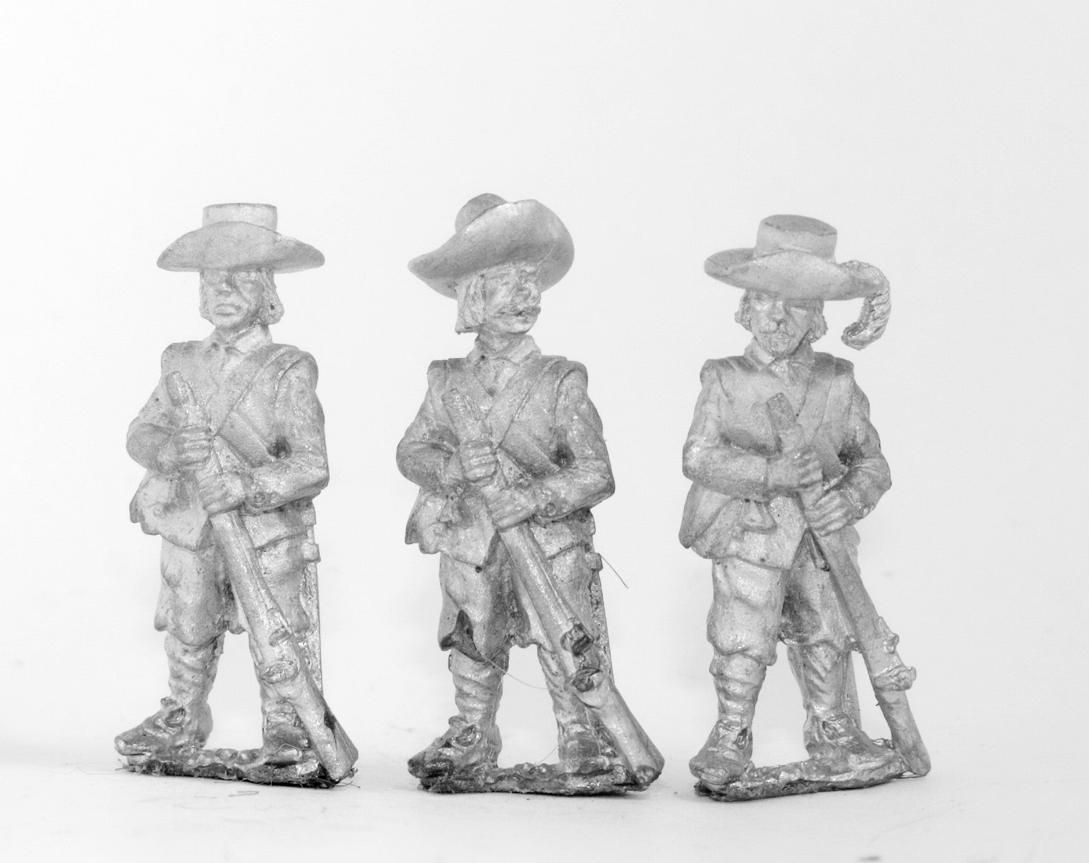 ECW49 Recruit / Peasant: Firelock Musketeer (assorted) – Essex Miniatures