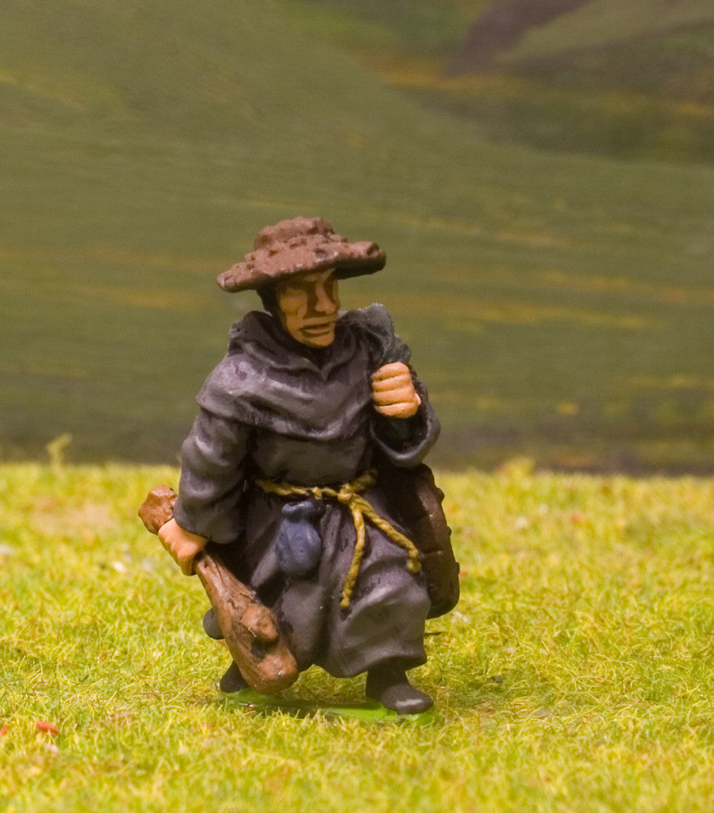 F36 Warrior Monks: Monk with Club & Shield – Essex Miniatures
