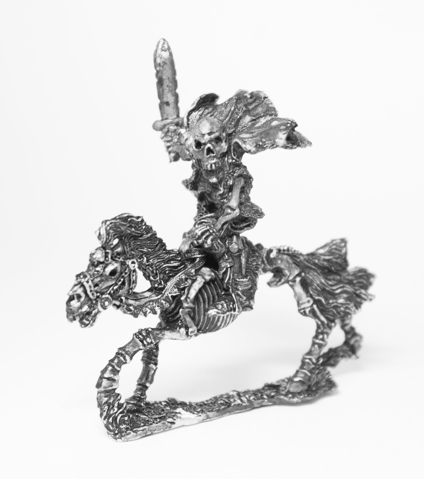 Q86 Skeleton: Mounted with Sword on galloping horse – Essex Miniatures